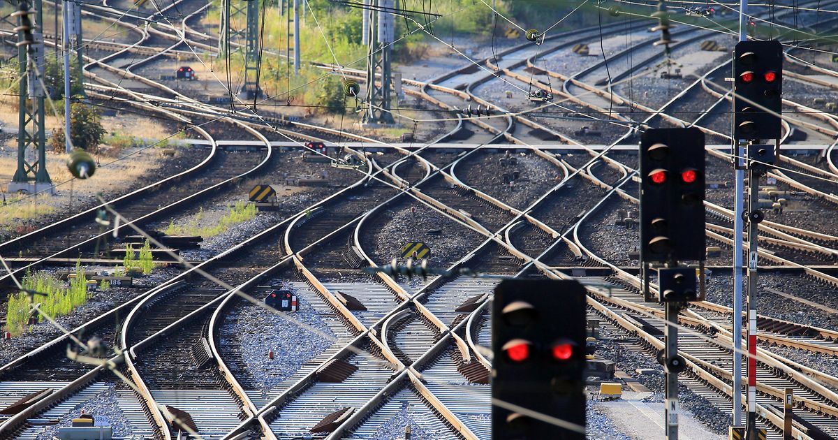 Modernisierungsarbeiten im Frankfurter Schienennetz: Fahrgäste während ...