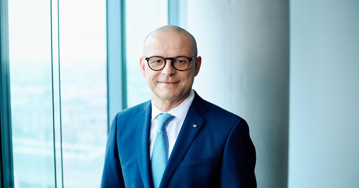 Member of the Management Board for Human Resources and Legal Affairs