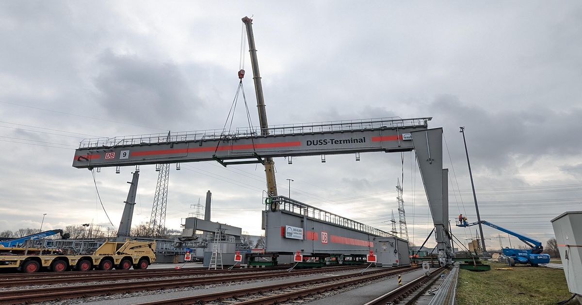 La Deutsche Bahn assemble une grue à conteneurs de 400 tonnes au ...